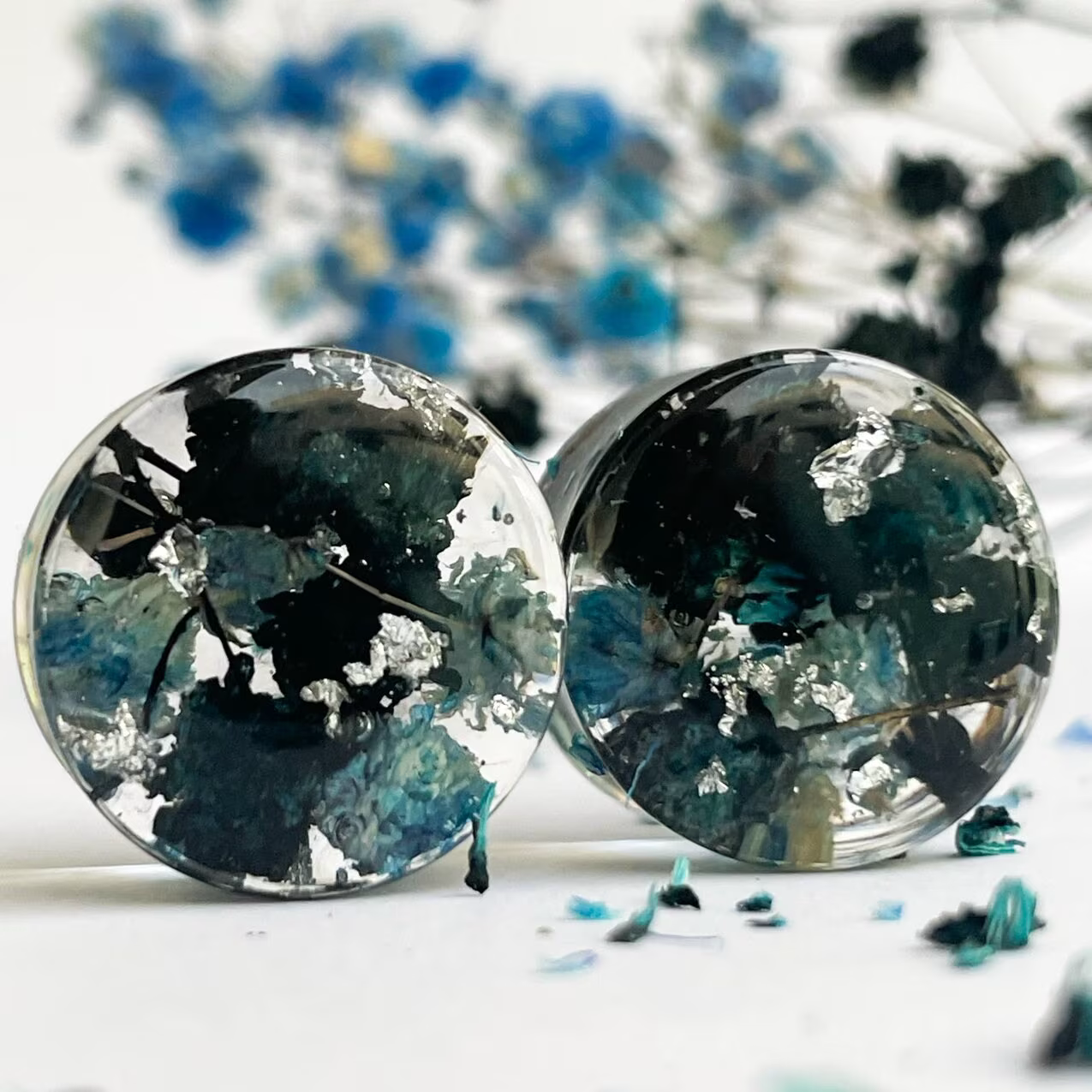 Black and Blue flower ear gauges – OhMyGauges